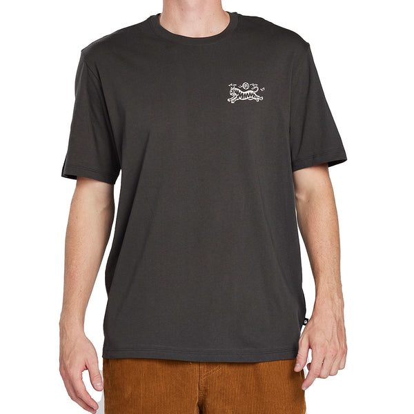 Beach-Ready Tees: Explore Iconic Graphic Styles at IPD